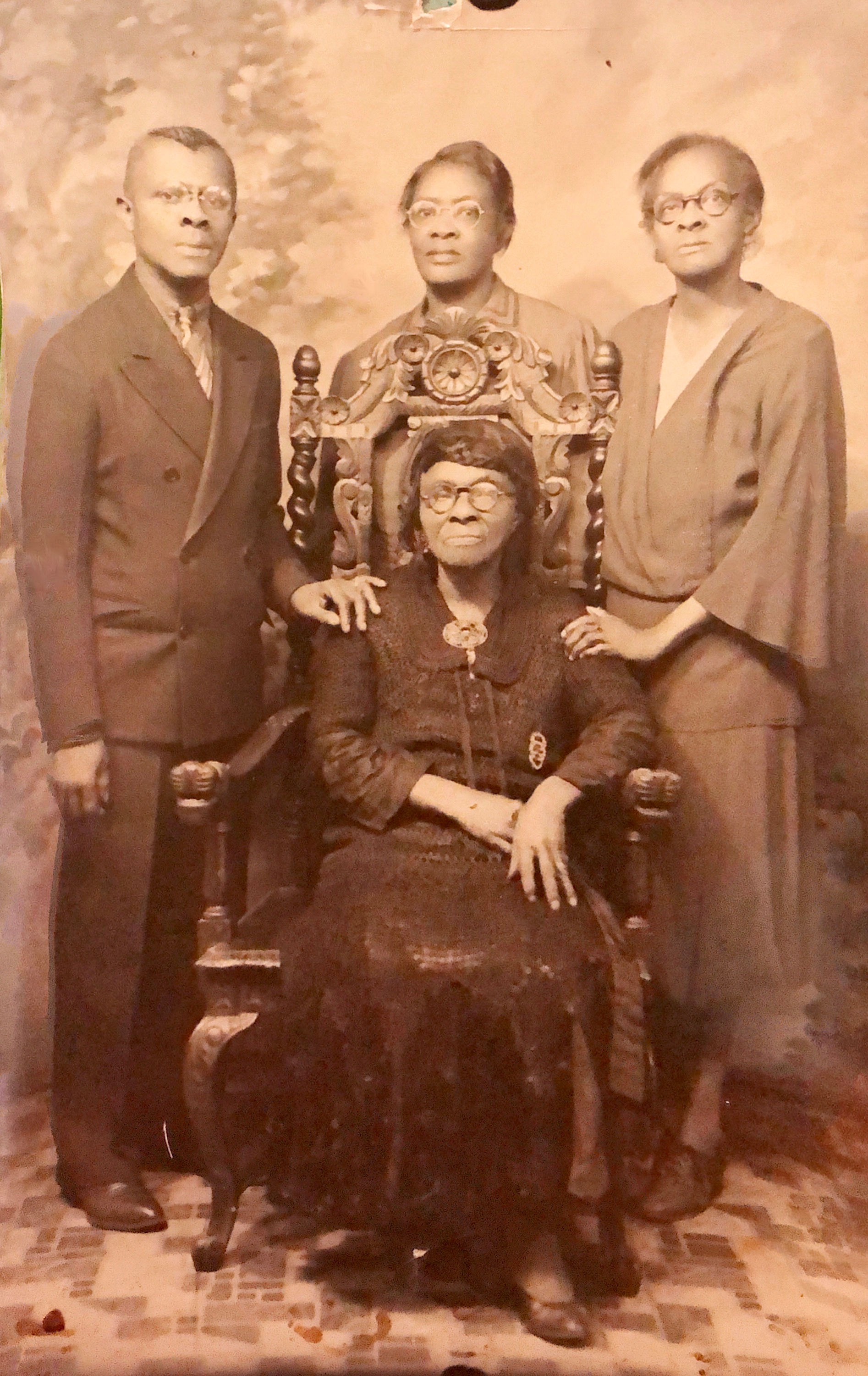 The Shackleford Family – Woodland